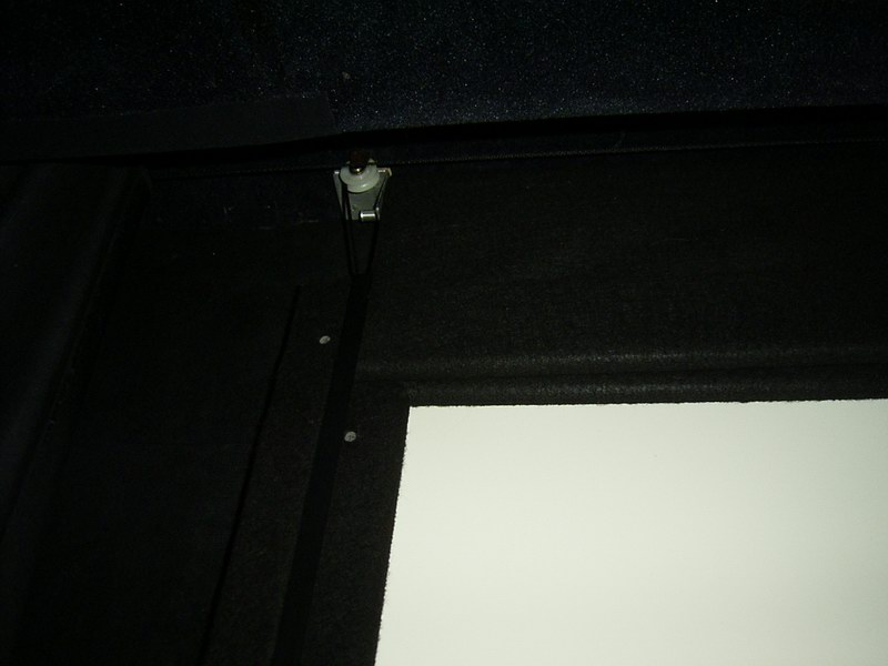 Leinwand mit elektrischer Maskierung